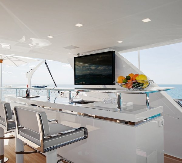 Veloce 140' Superyacht - Upper Deck Drinks Bar – Luxury Yacht Browser ...